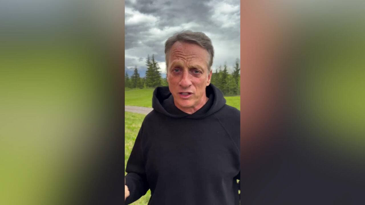 Tony Hawk, pro skater, pays surprise visit to Smithers, B.C.
