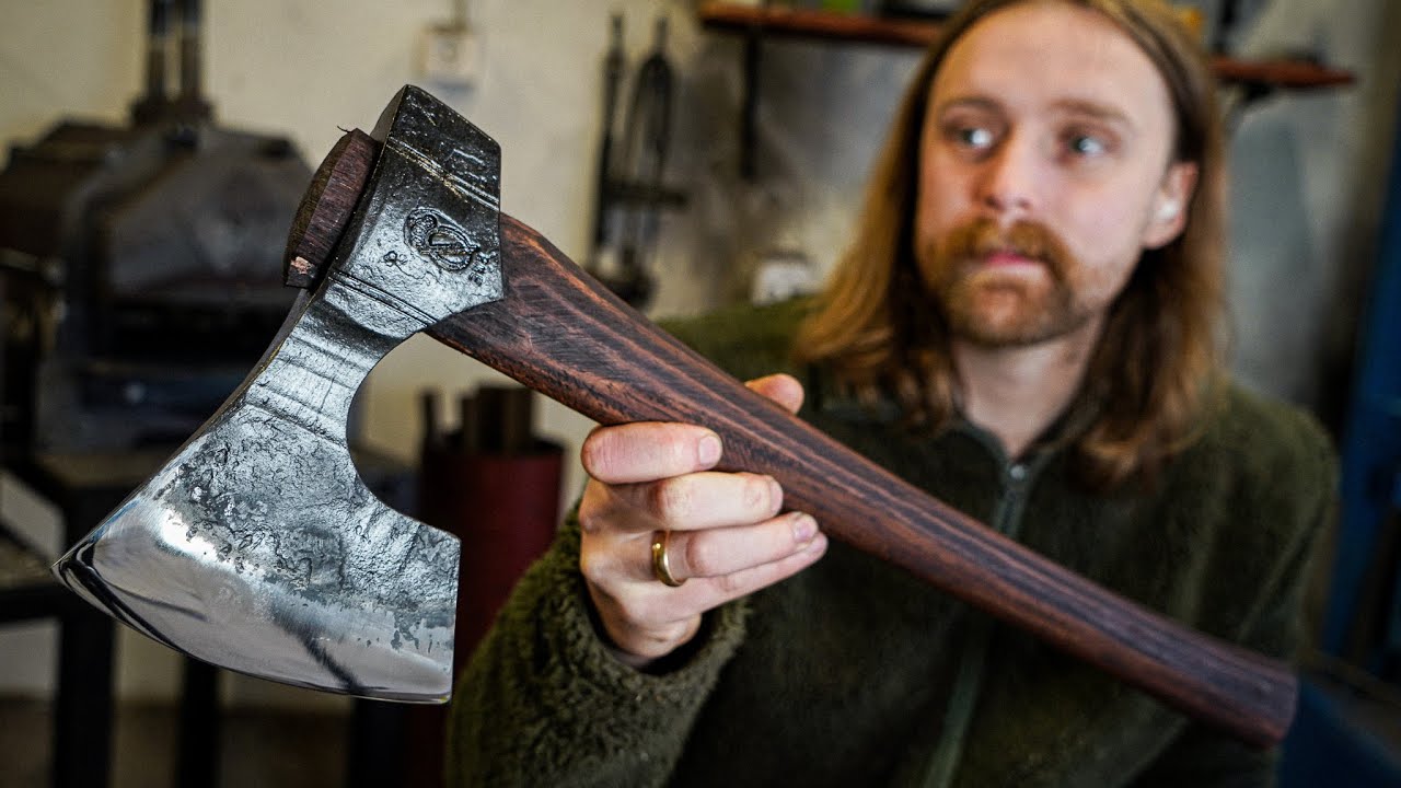 Forging a Bearded Axe "Aplungen"
