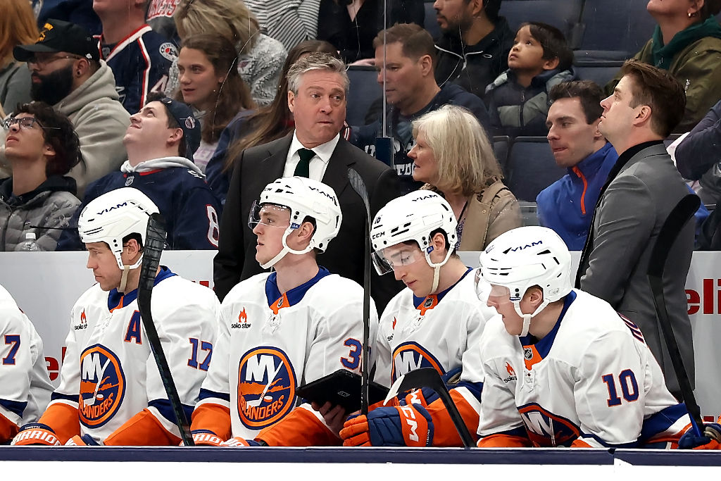 It’s confirmed: Patrick Roy keeps his job as Islanders head coach