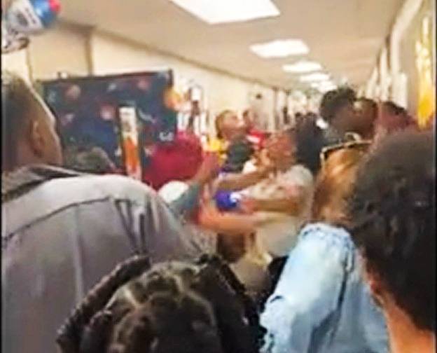 Parents fight at elementary school graduation, prompting ‘zero ...