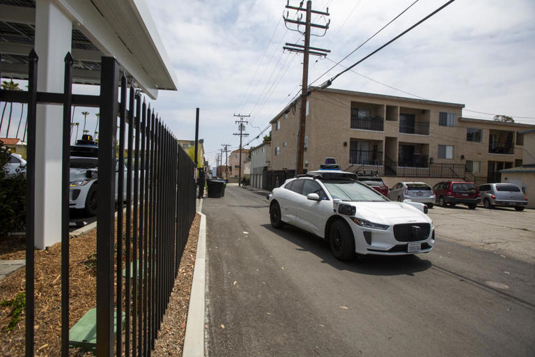 Santa Monica residents go to war against Waymo, including obstructing ...