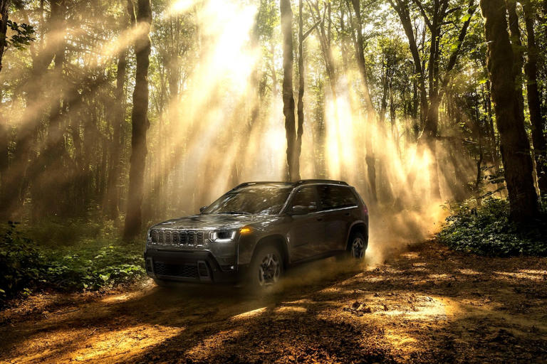 First Look: 2026 Jeep Cherokee Returns with Boxy Styling and Trail ...