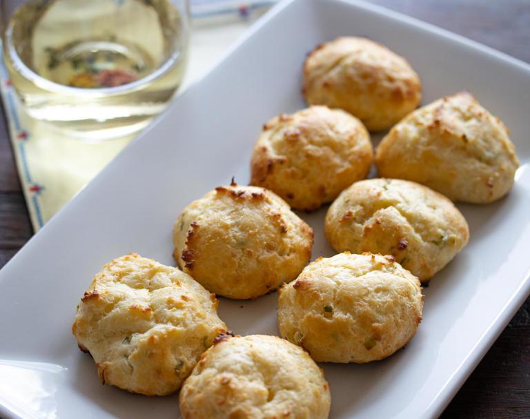 Easy Gougeres With Cheese And Scallions Appetizer