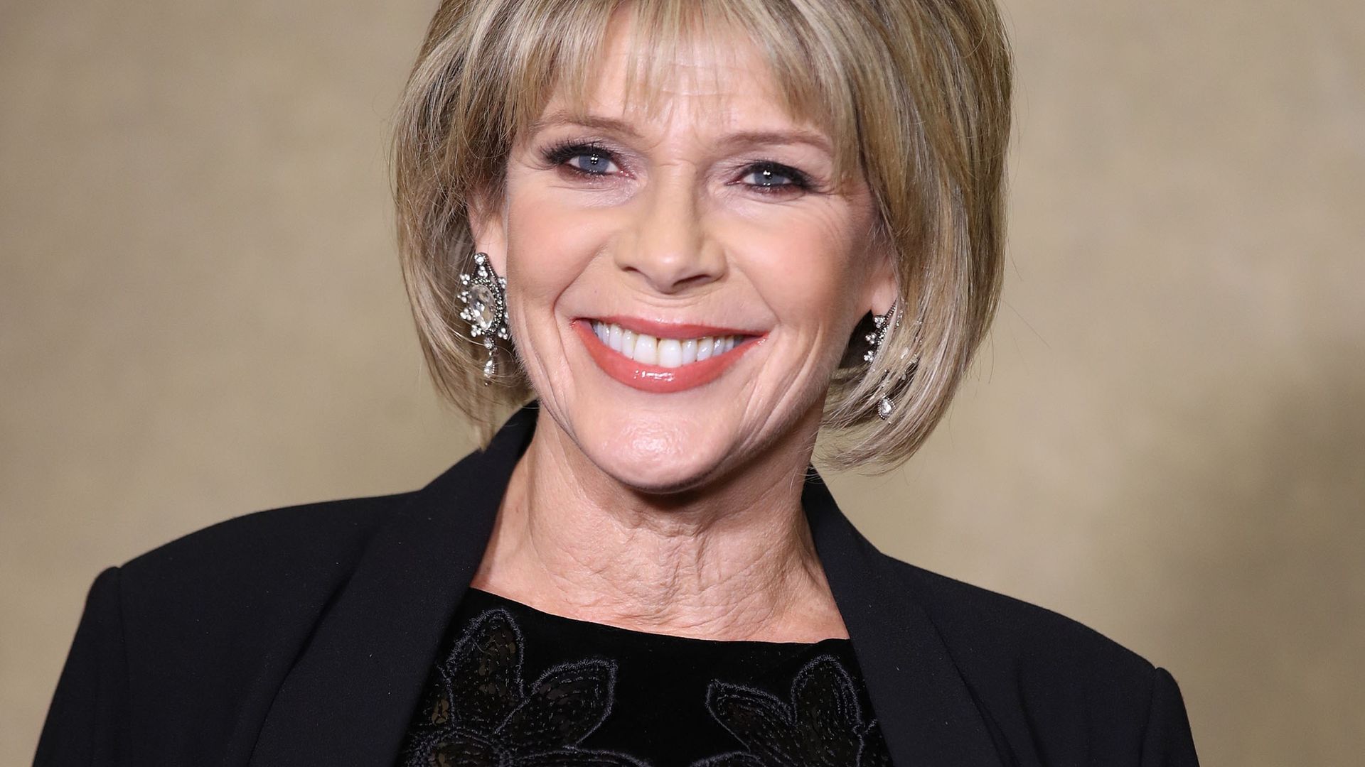 Ruth Langsford's genius £5.99 beauty tool is the makeup bag addition we ...