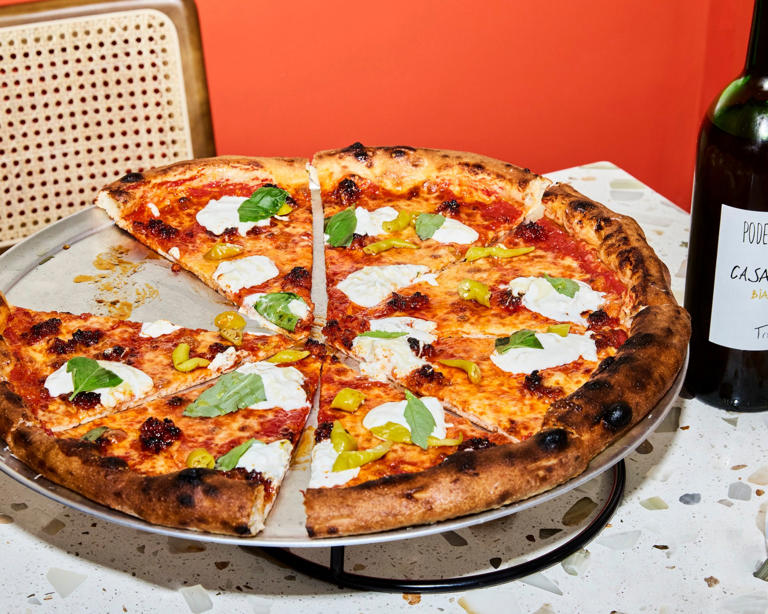 We tried London's hottest new pizza spot that doesn't 'scrimp on the ...