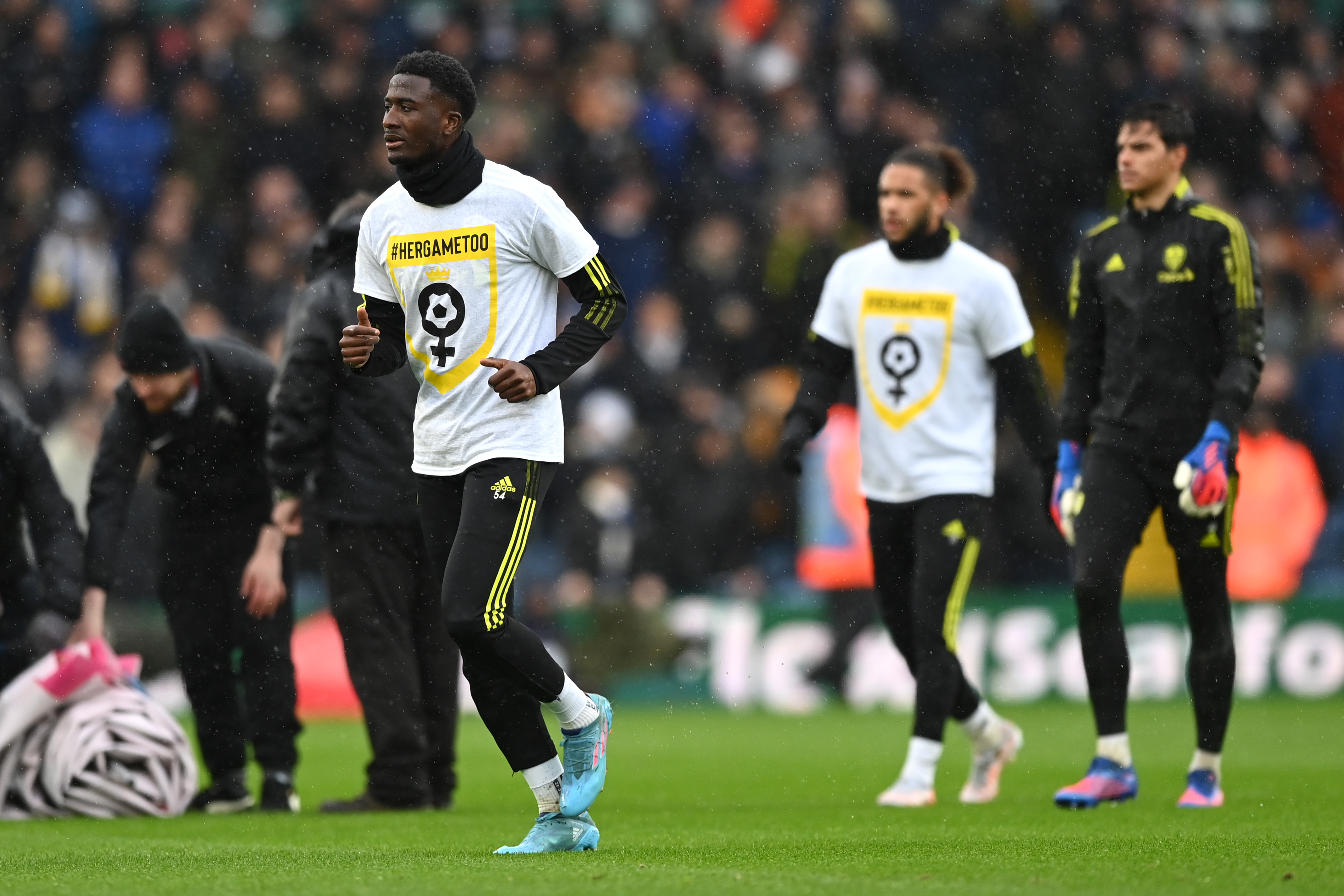 Leeds United academy graduate with bizarre record for Whites becomes ...