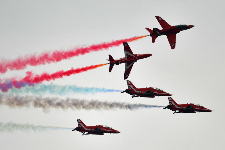 Red Arrows to fly over near Birmingham and the West Midlands today ...