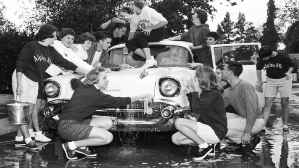 23 Vintage Photos Of College Life In The 1960s