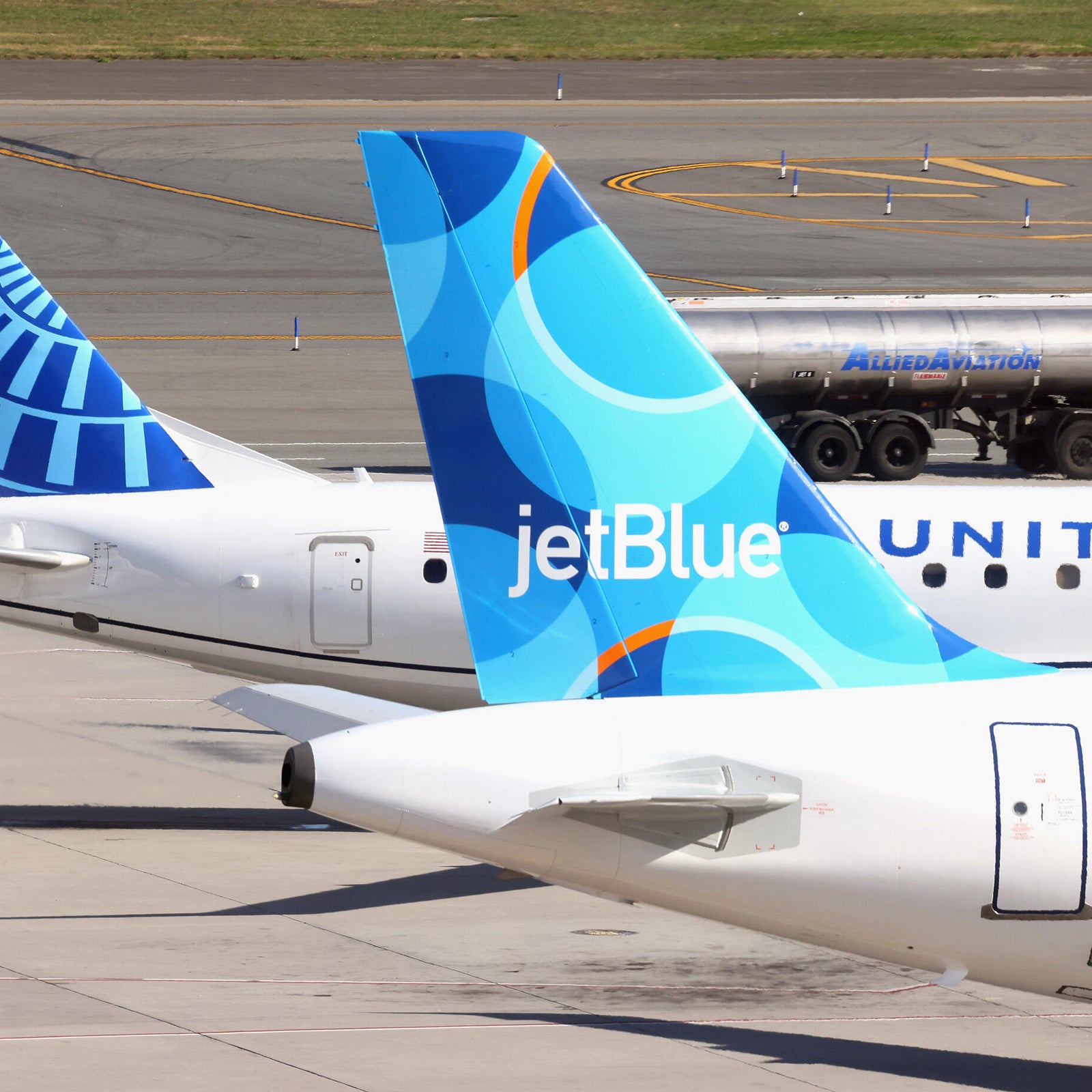 United Airlines and JetBlue strike deal, swapping routes and impacting ...