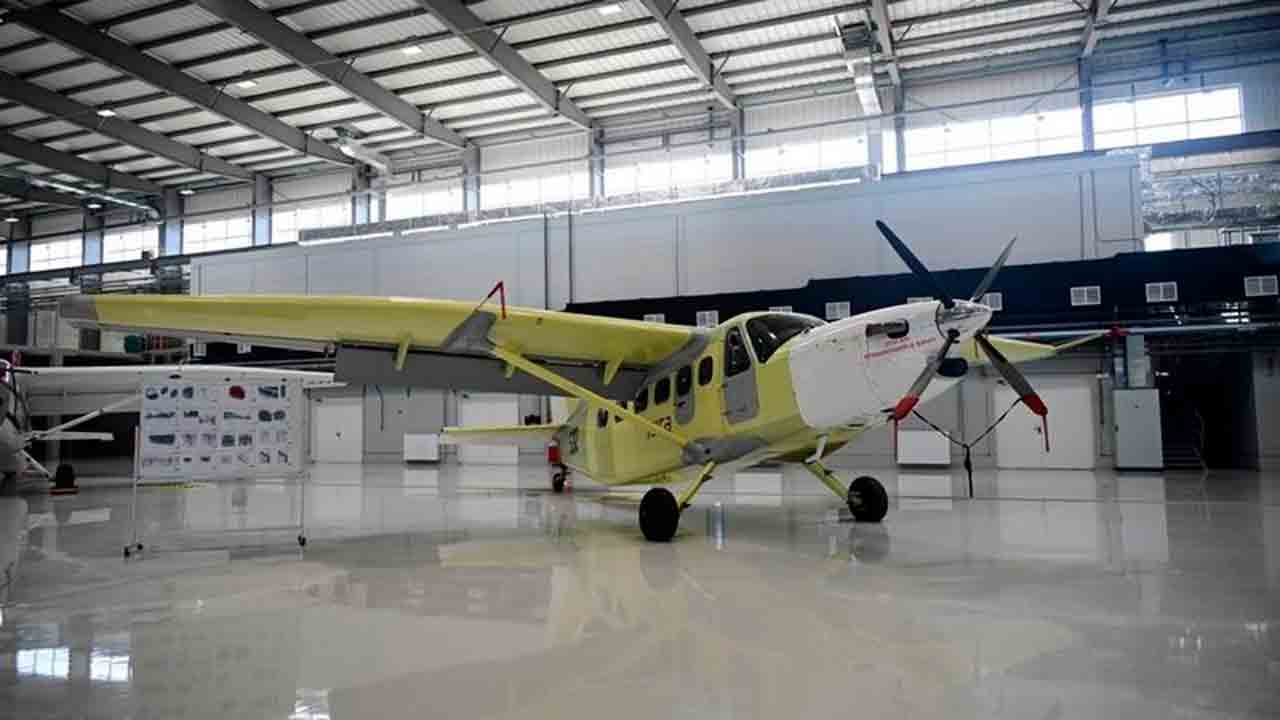 Russland zeigt Bilder des zweiten Flugprototyps des Leichtflugzeugs LMS ...