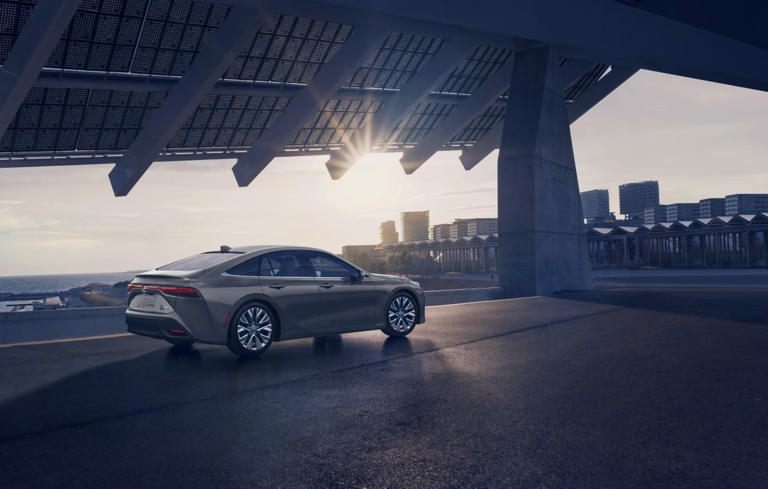 Toyota’s 2025 Mirai Highlights Hydrogen Promise Amid Limited U.S. Infrastructure