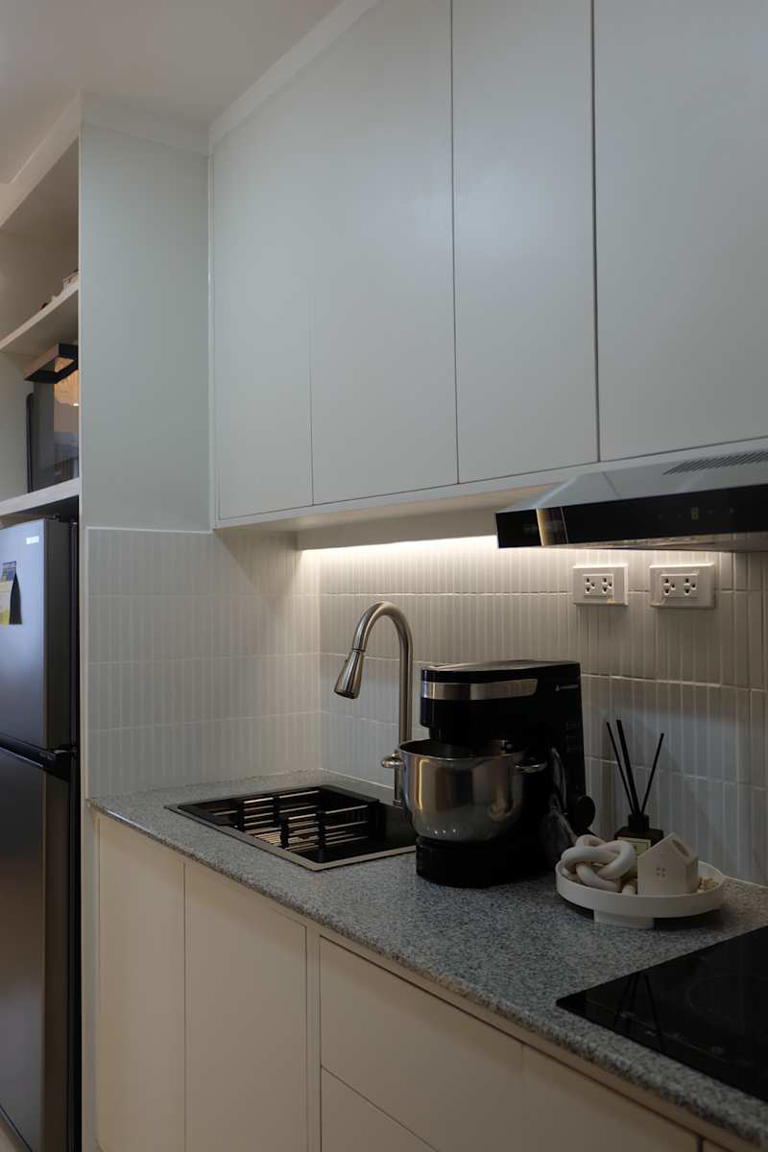 This 215-Square-Foot Studio Brilliantly Solves 4 Common Small-Space ...