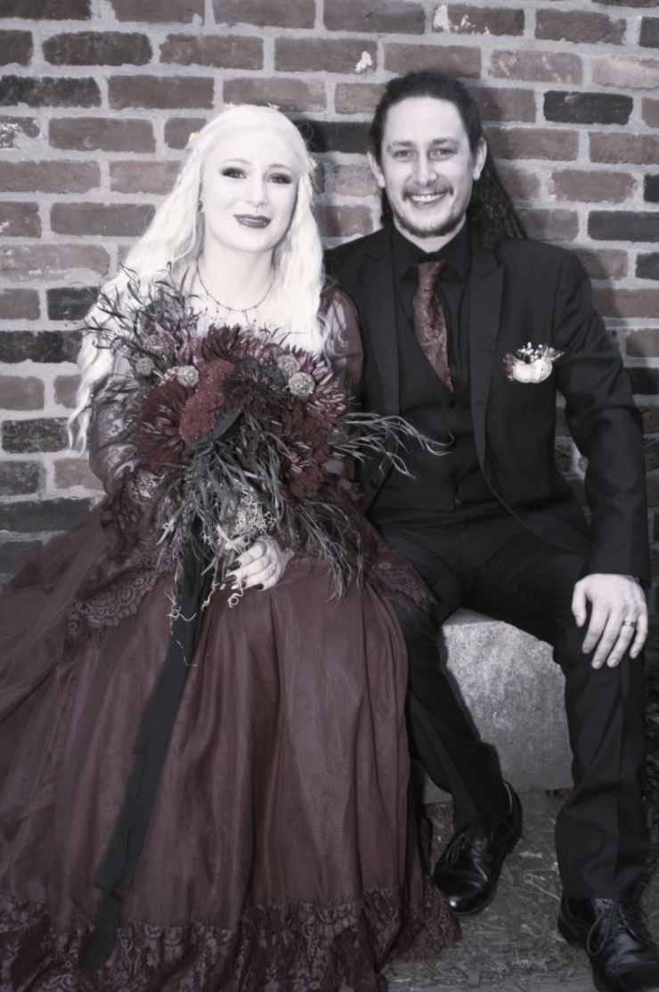 Couple Got Scammed By Photographer's Terrible Photos