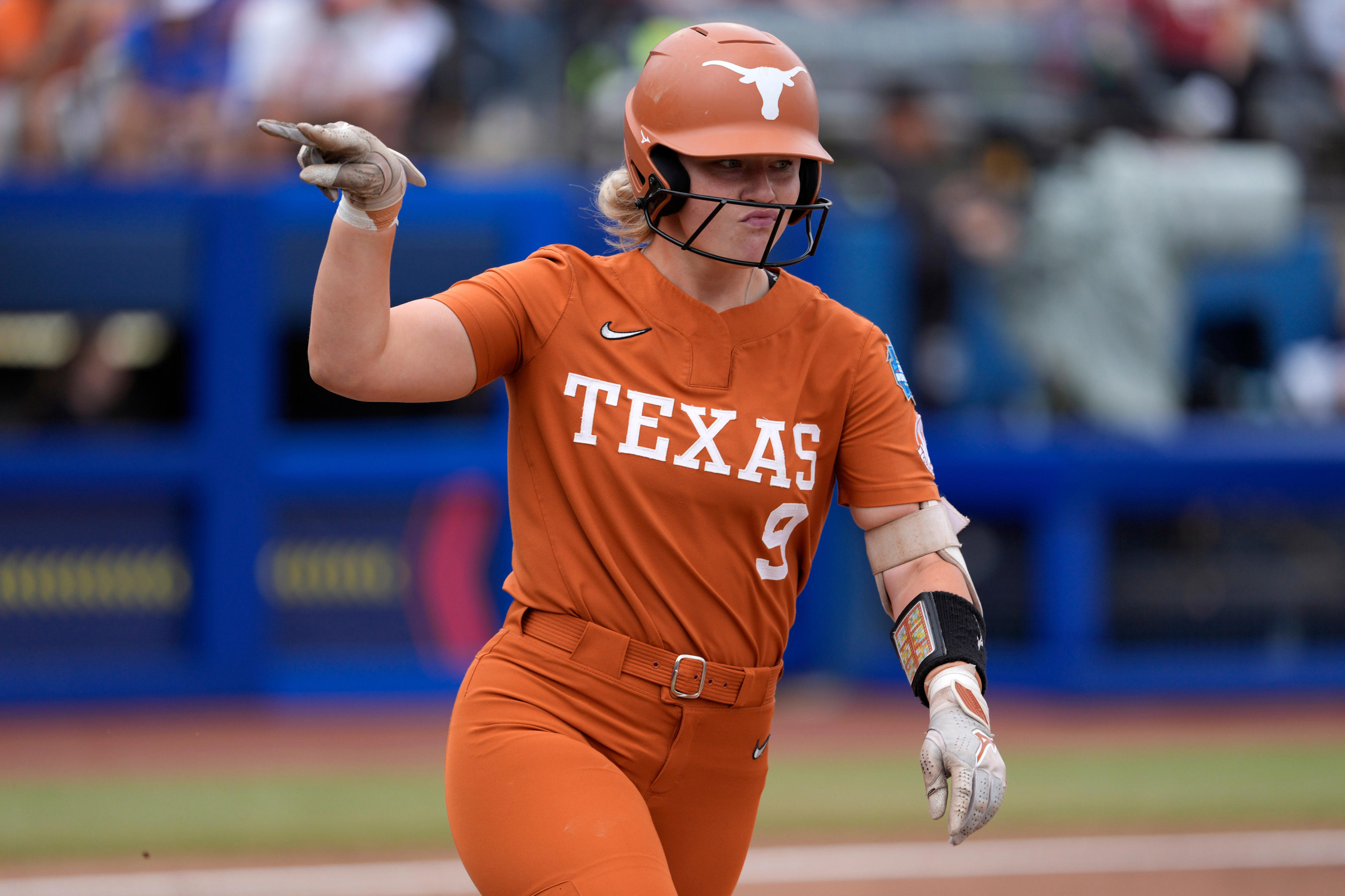 Texas vs Florida softball score: Highlights from Longhorns' WCWS win