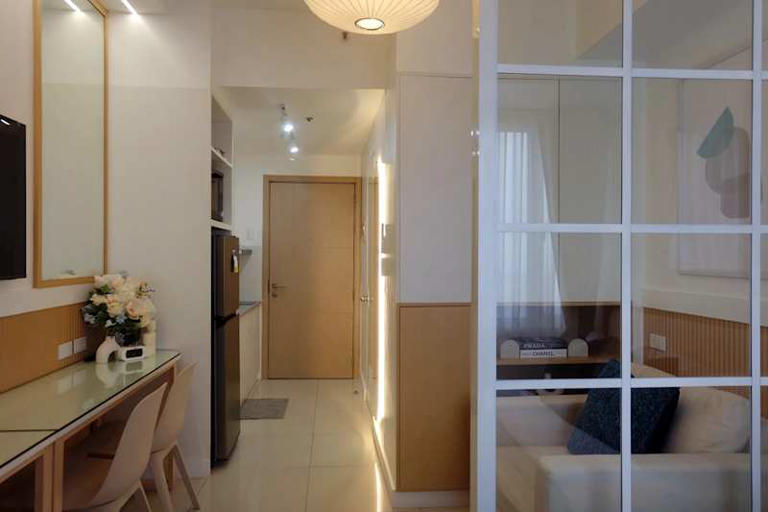 This 215-Square-Foot Studio Brilliantly Solves 4 Common Small-Space ...