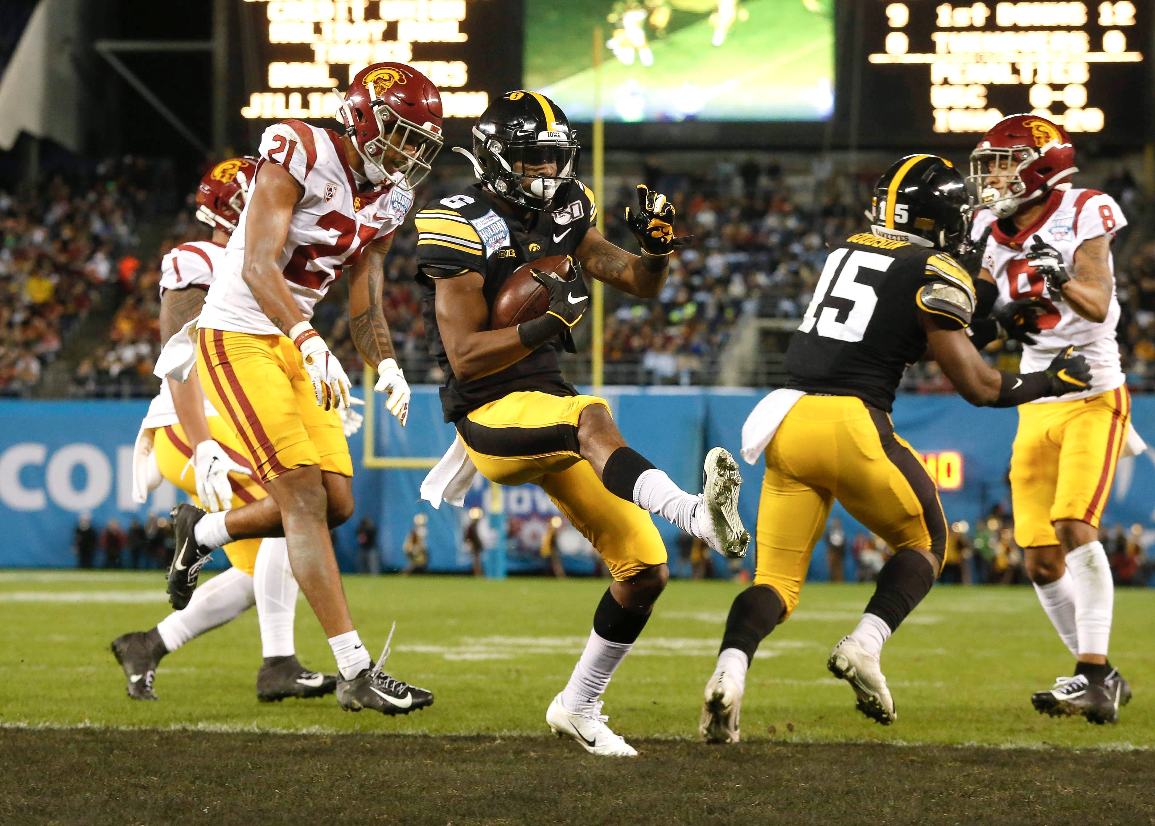 Kickoff time set for Iowa football date at USC
