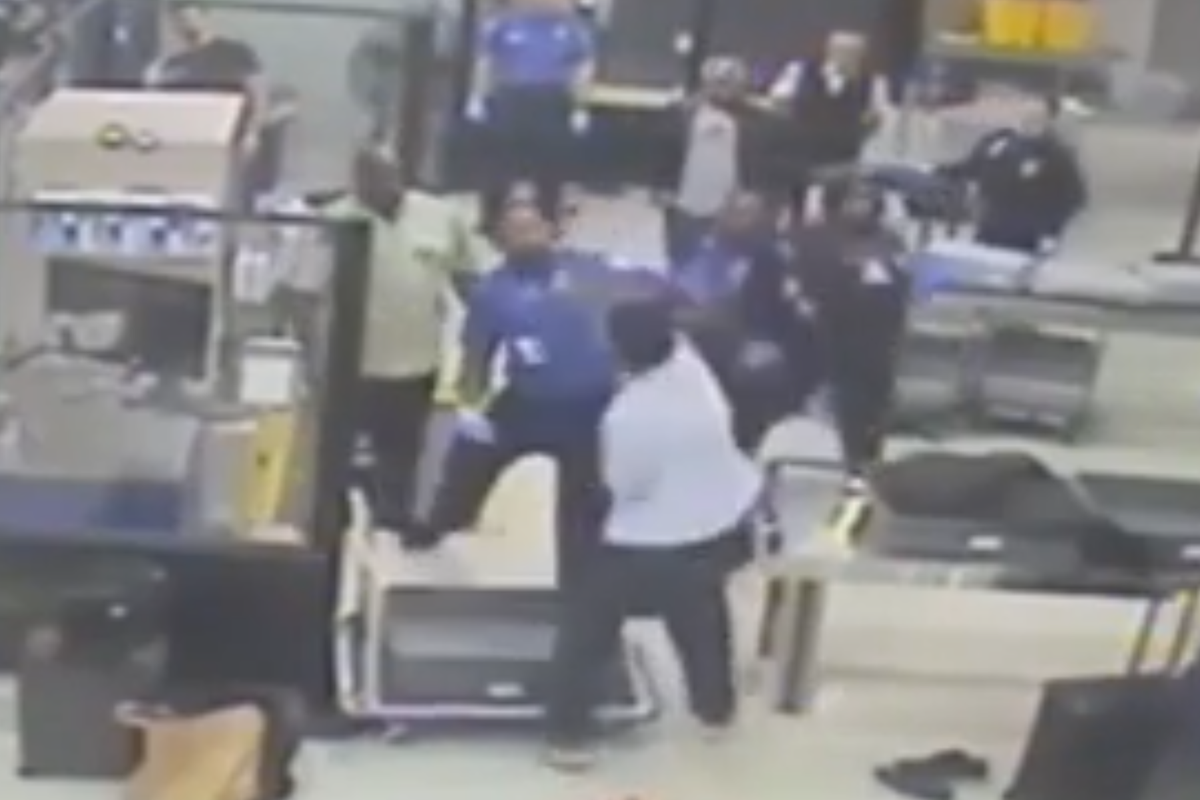 Moment traveler attacks TSA agents in Florida airport sparking massive brawl