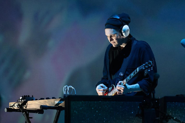 Former Red Hot Chili Peppers guitarist takes plea deal in fatal crash ...