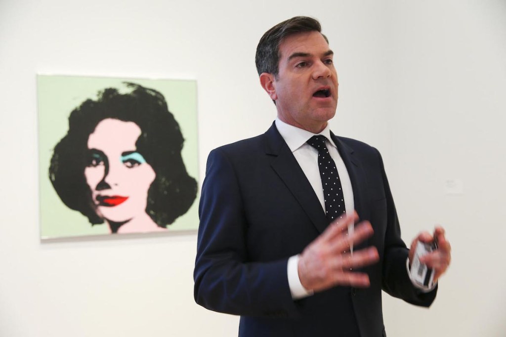 Art Institute of Chicago director frankly addresses airplane incident ...