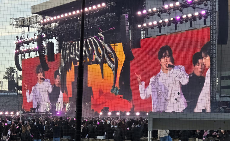 Stray Kids charm K-pop lovers in Oracle Park with 3-hour show