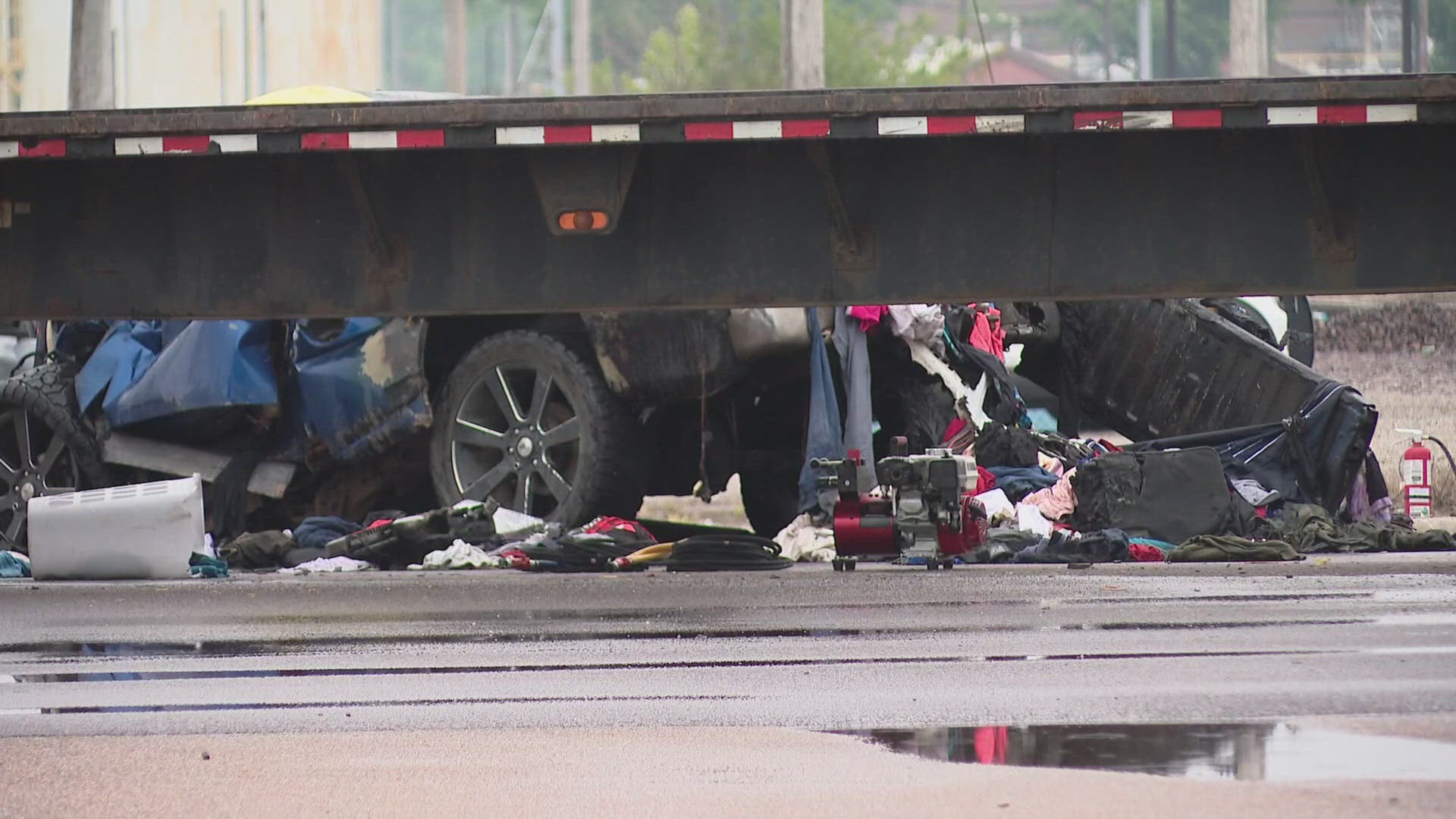 2 dead after pickup truck slams into back of tractor-trailer in ...