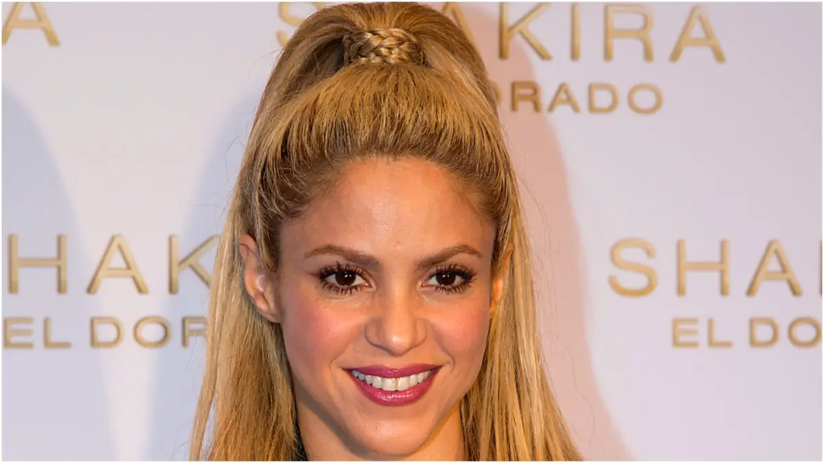 ‘Is She Ok?’: Shakira Takes a Hard Fall Onstage In Montreal as Fans Gasp In Shock During Viral ...