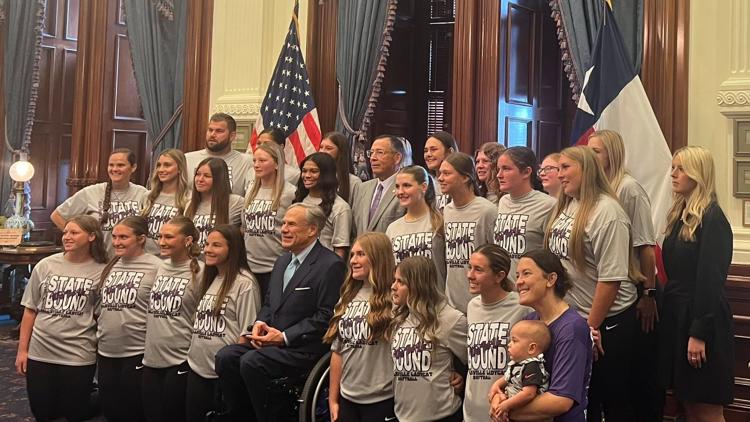 Hallsville Ladycats Meet Gov Abbott Ahead Of State Championship