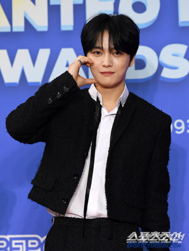 Kim Jae-joong was threatened by paparazzi. He was filmed drinking with ...