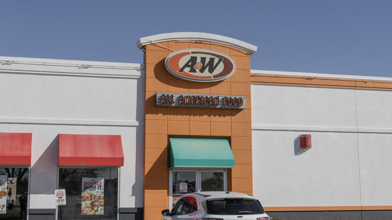 The Old-School Fast Food Restaurant Chain That Offers A Senior Discount