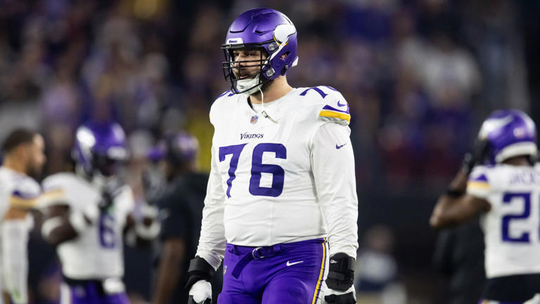 Rams bolster offense with ex-Vikings, Titans tackle