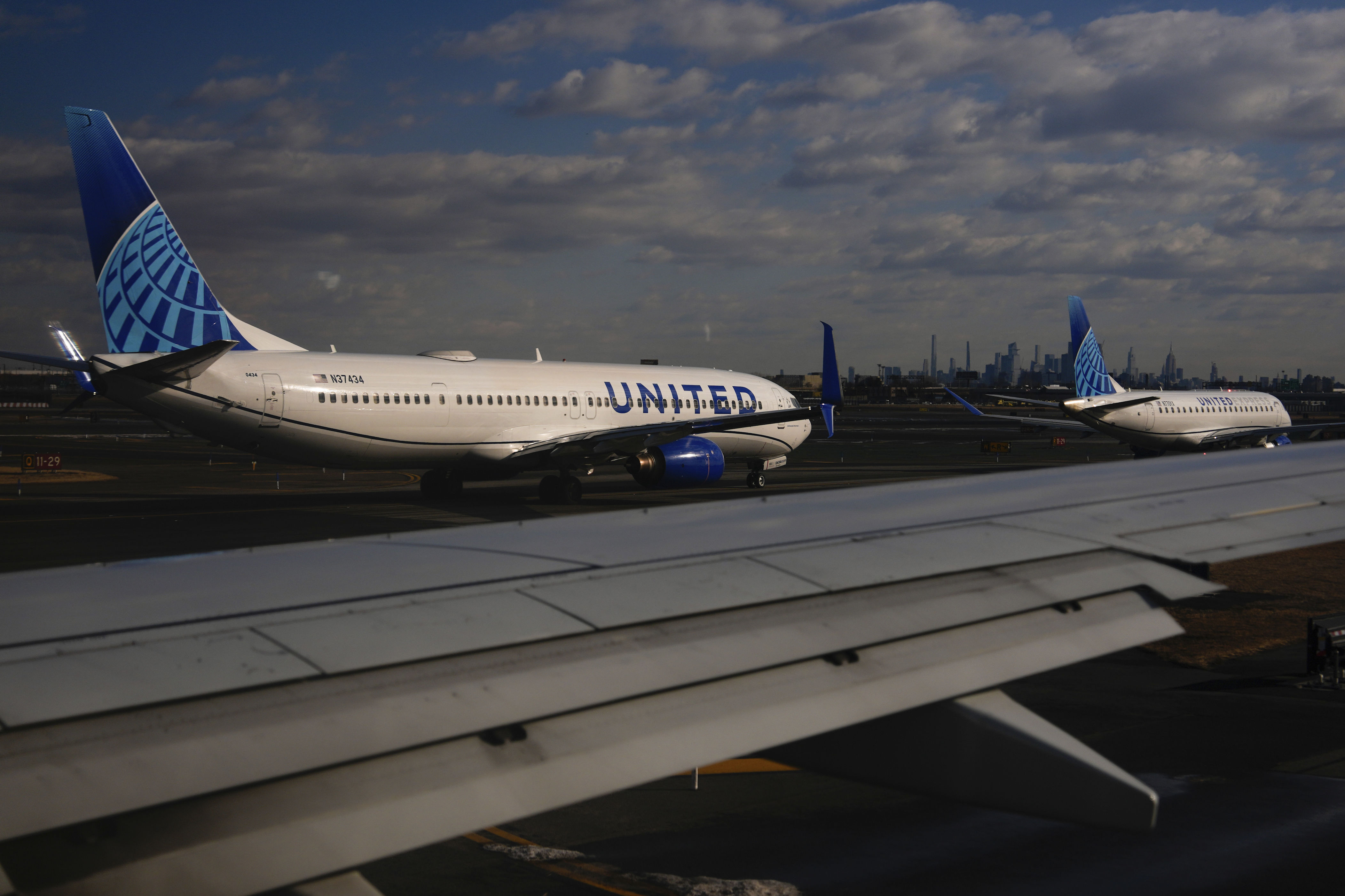 United Airlines and JetBlue partner with new 'Blue Sky' frequent flyer ...