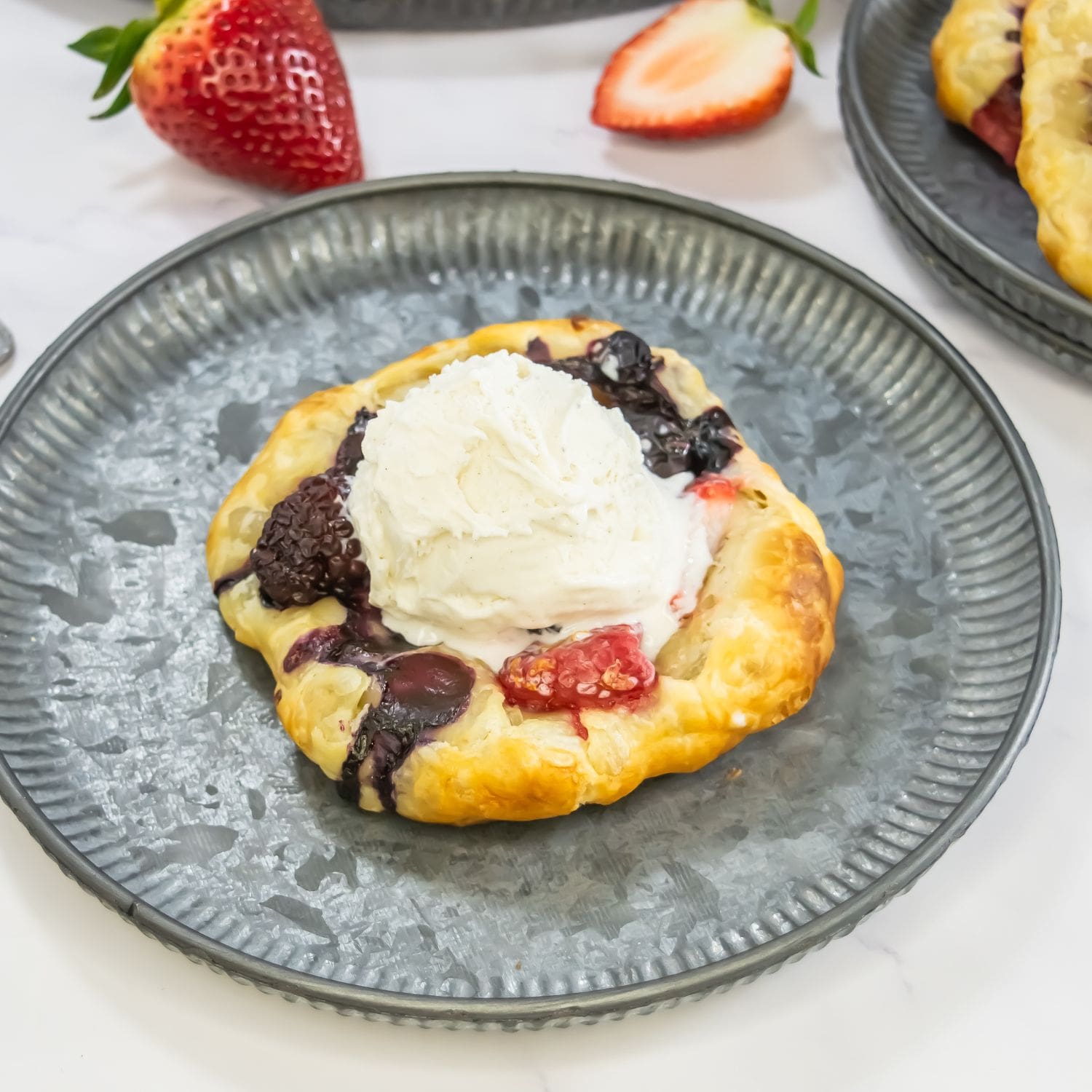 Easy Mixed Berry Pastries Recipe - Flaky Puff Pastry with Fresh Summer ...