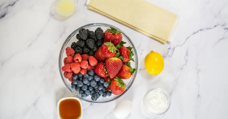 Easy Mixed Berry Pastries Recipe - Flaky Puff Pastry with Fresh Summer ...