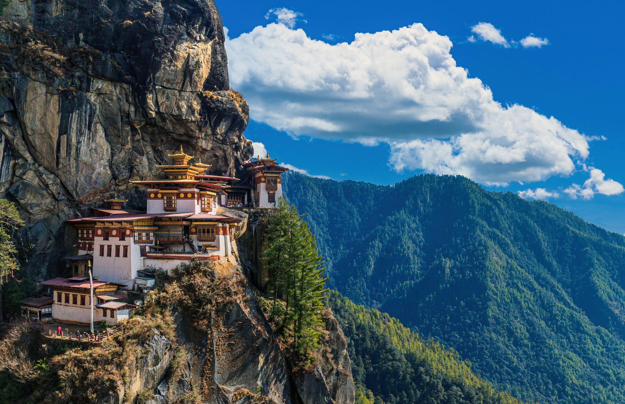 15 Clifftop Villages Defying Gravity
