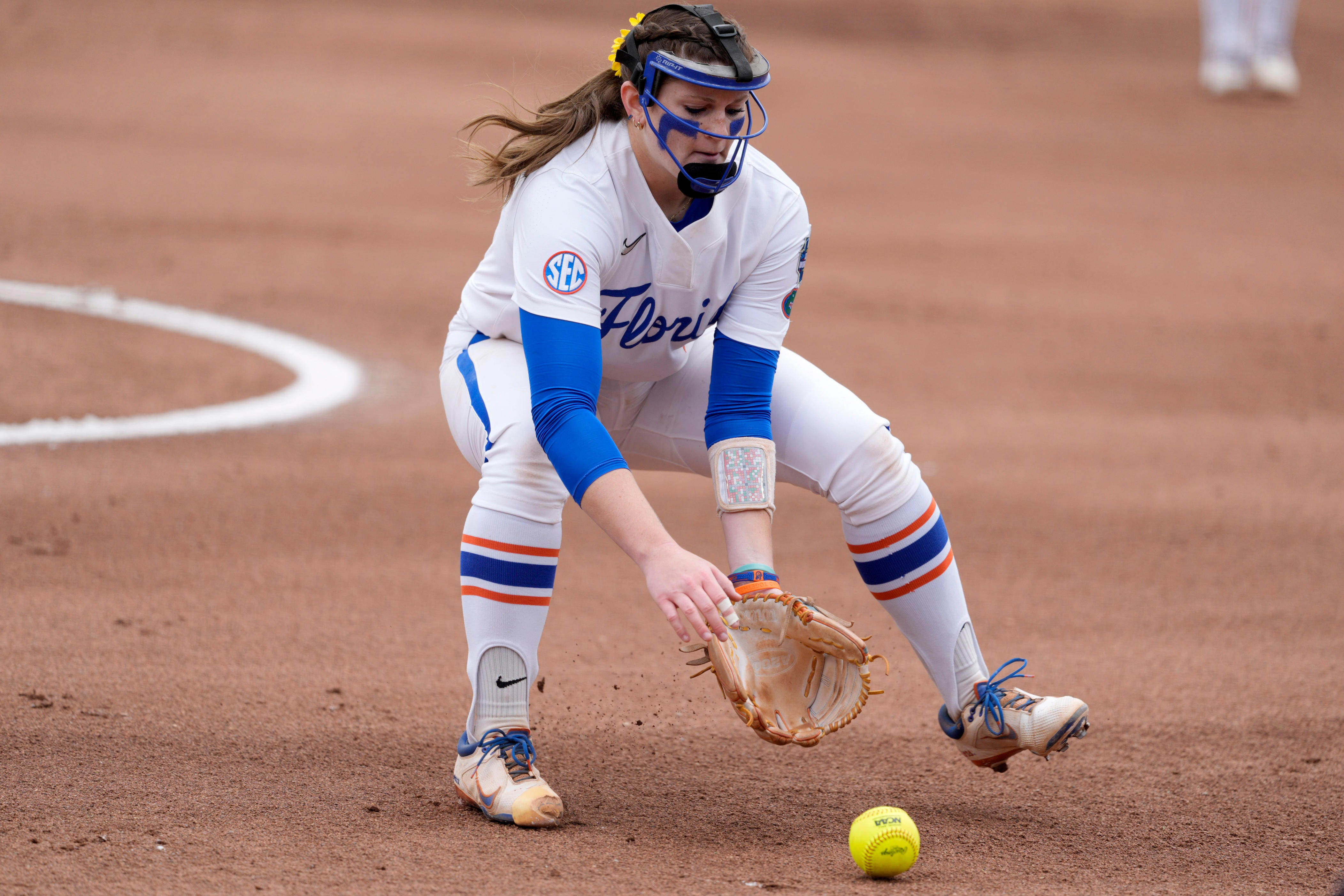 Florida softball falls to Texas in Women's College World Series opener