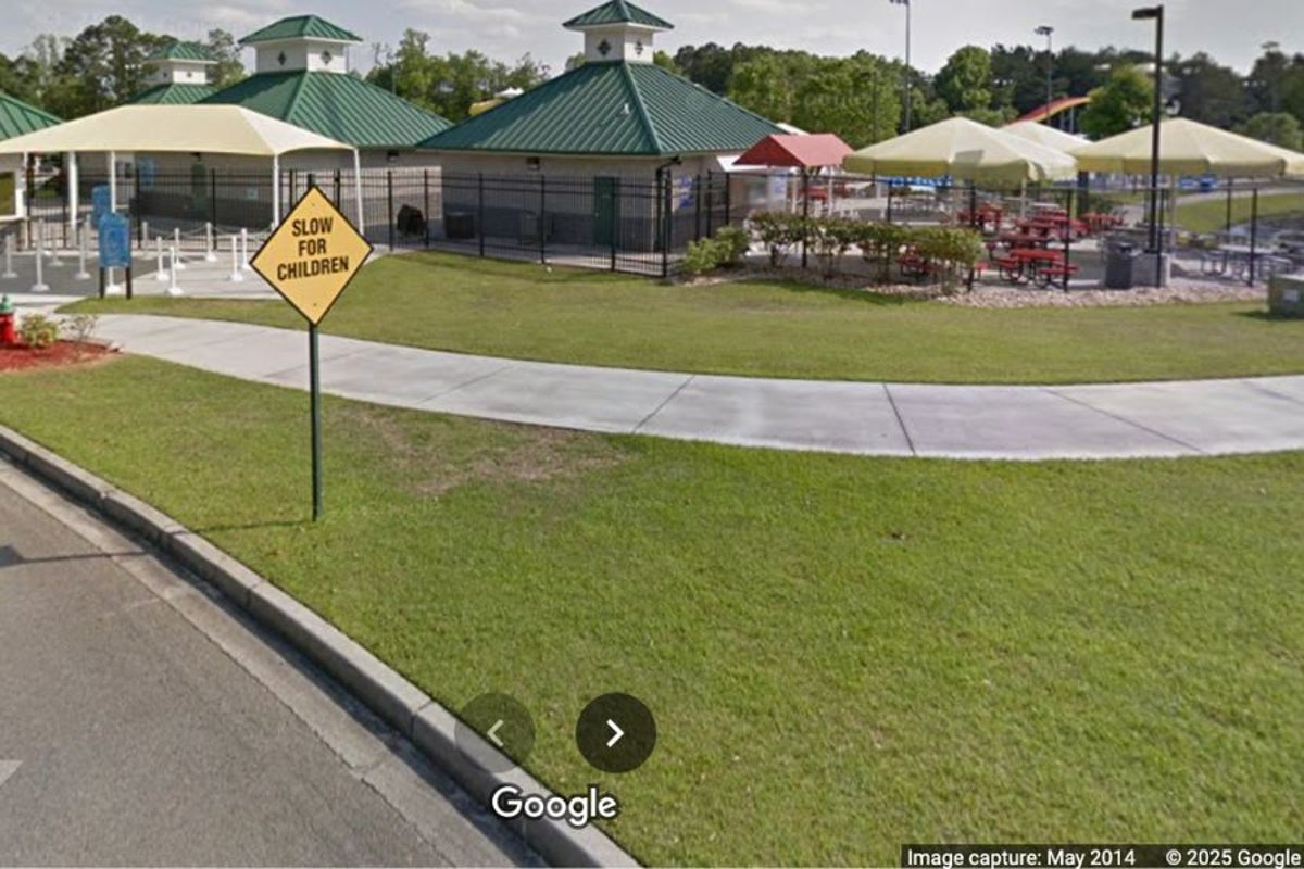 Wave pool shuts down after kids report electric shocks in the water ...