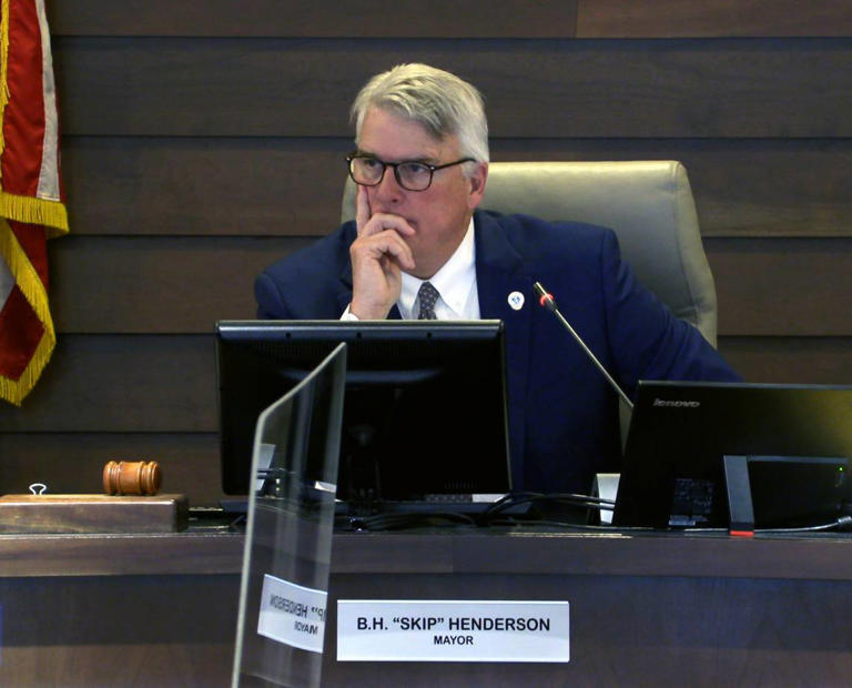 Who's running Columbus after the council fired the city manager? Mayor ...