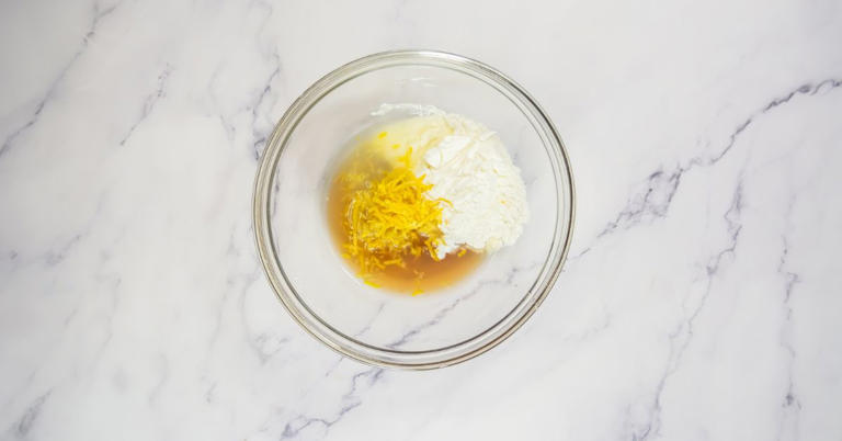 Easy Mixed Berry Pastries Recipe - Flaky Puff Pastry with Fresh Summer ...