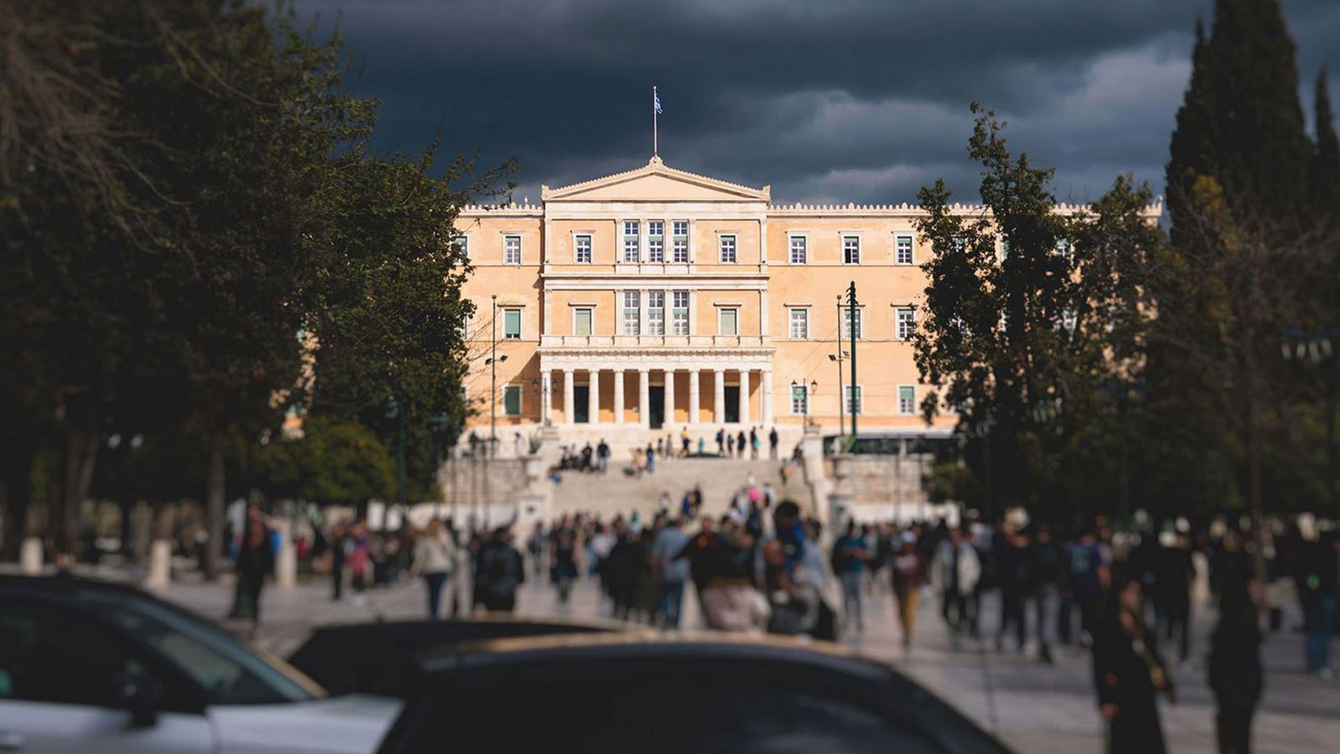 Δημοσκόπηση: «Ναι» στην άρση μονιμότητας – Τι «λένε» για ευρωάμυνα και ...