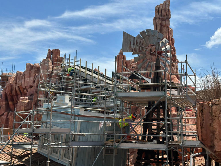 PHOTOS: Possible Final New Track Sections Installed and More Repainting on Big Thunder Mountain ...
