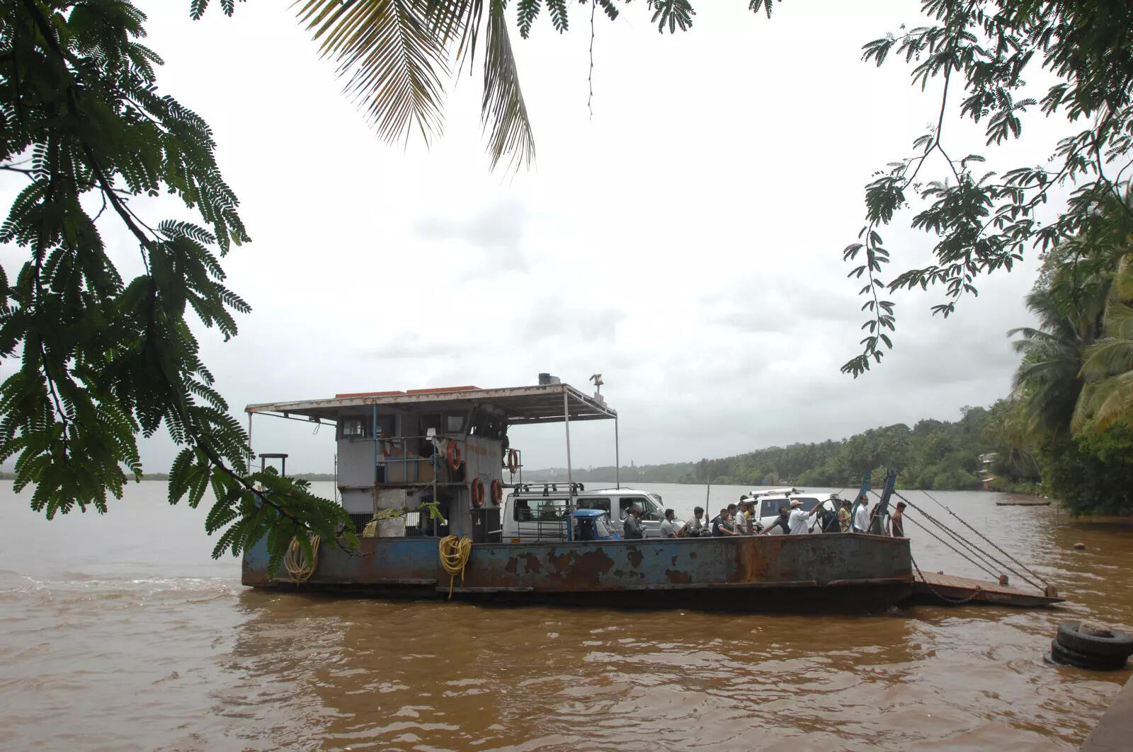 Goa-Divar ferry over-revved, fire erupts briefly