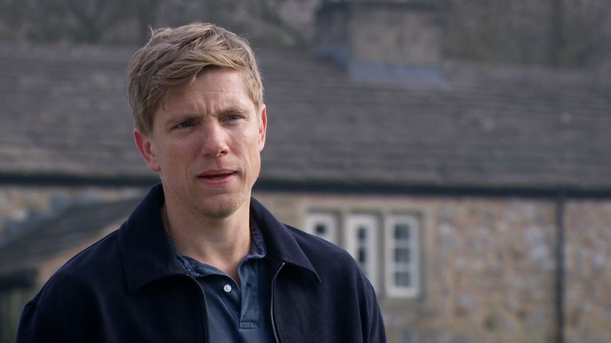 Emmerdale reveals secret kiss twist in Robert and Aaron story