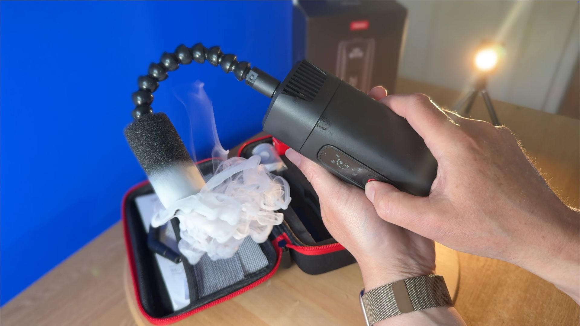 Ulanzi FM01 Filmog Ace smoke machine review: add atmospheric effects to ...