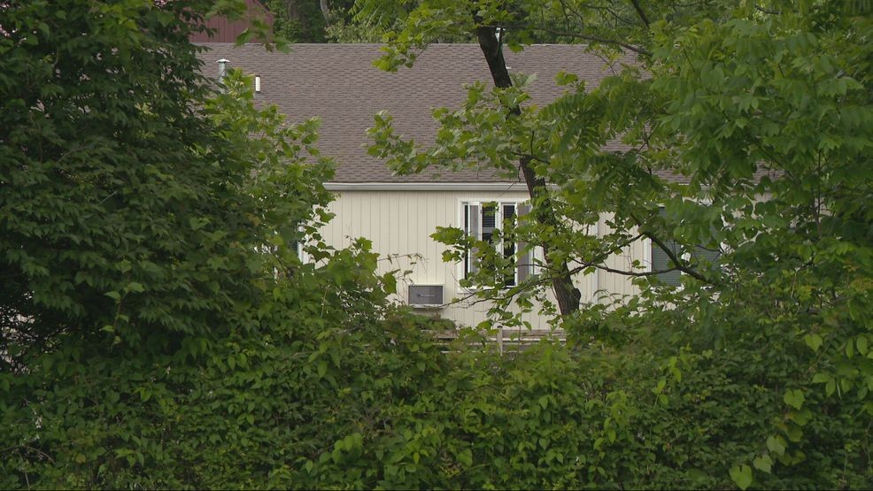 SWAT team captures robbery suspect after hour-long standoff in ...