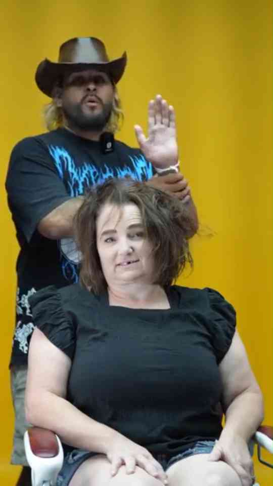 Witness a jaw-dropping beauty transformation reveal.