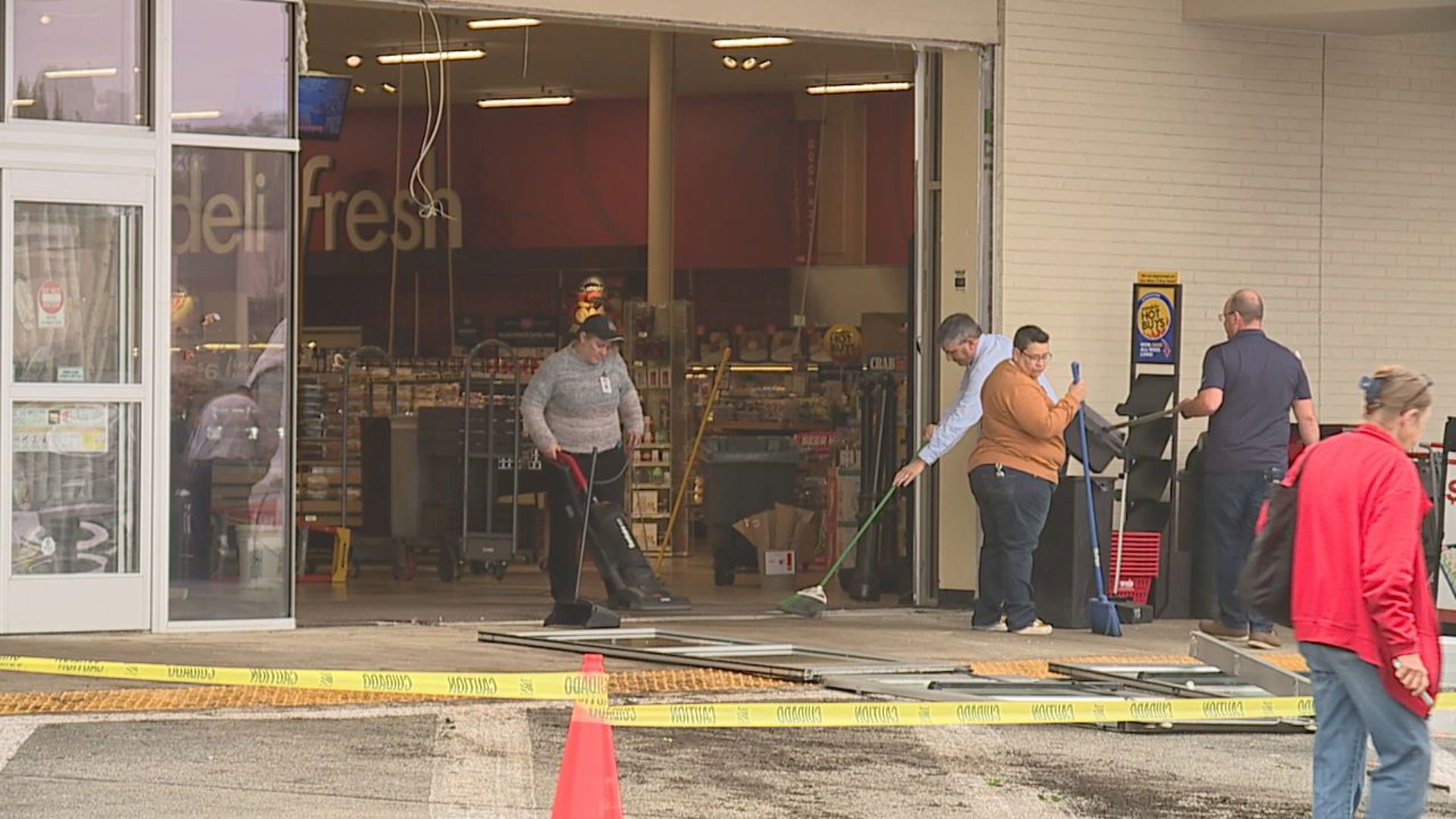 Thieves crash through front entrance of York-area Weis Markets store ...