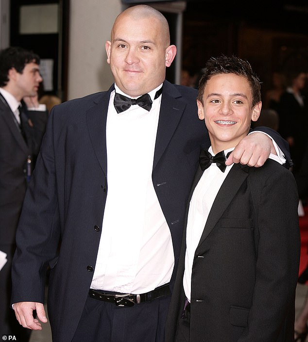 Tom Daley shares the heartbreaking final moments with his dad as he ...