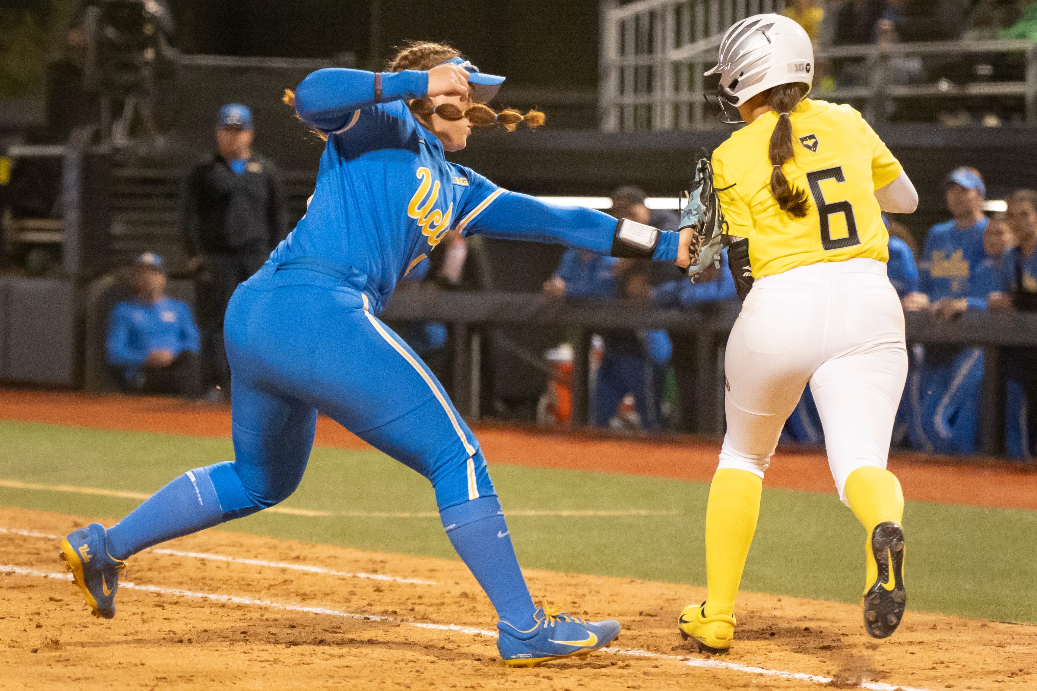 UCLA 4, Oregon 2 -- Jessica Clements wins Women's College World Series ...