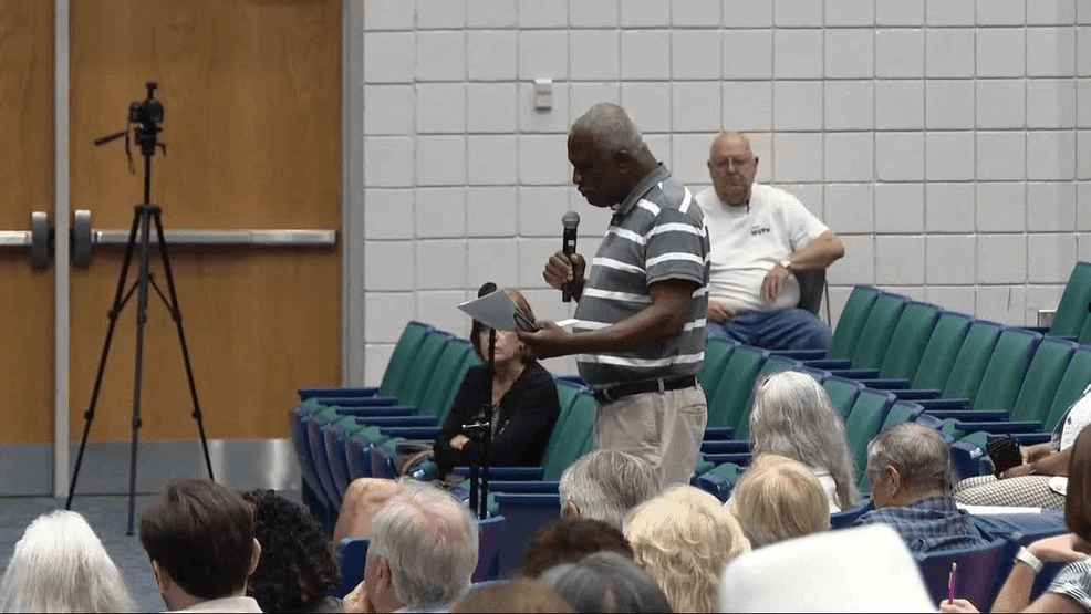 Aurora rallies to save S.W. Snowden amid school closure fears at board ...