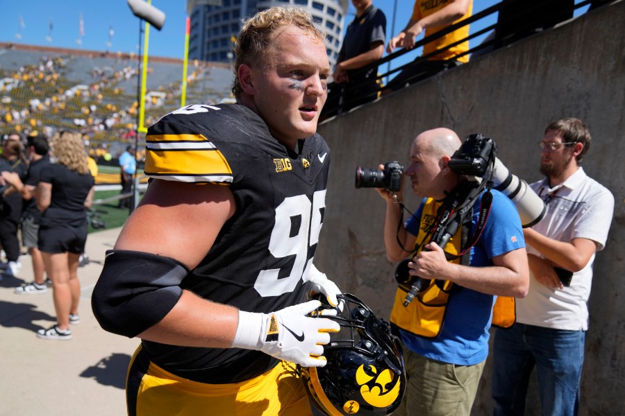 ‘It wasn’t that hard of a decision’: Aaron Graves back with Hawkeyes ...
